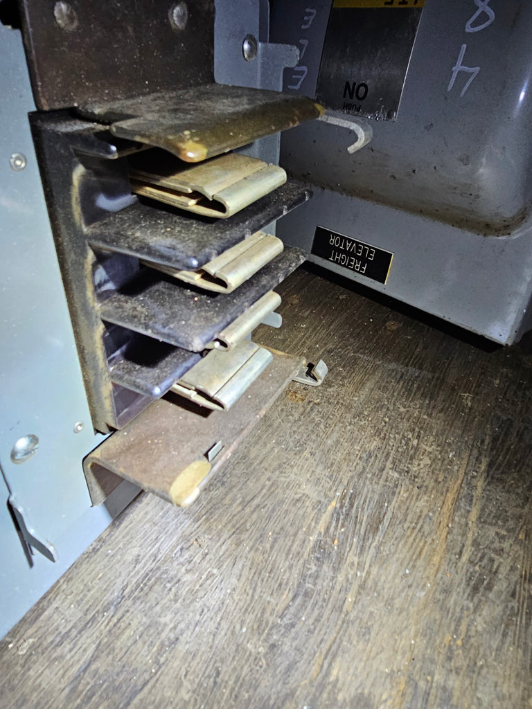 GE Flex-A-Plug 500 Amp 600 Volt Bus Plug 3 Phase 4 Wire – IndSurp