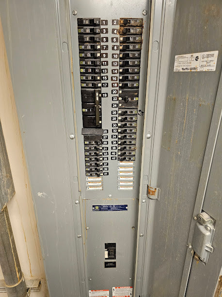 Square D NQODQ2 225 Amp Main Panel With Some Breakers 240 Volt – IndSurp