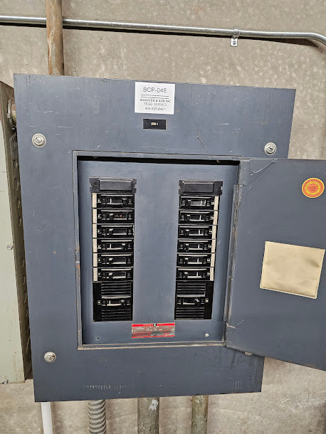 GE NHB 225 Amp Panel With Breakers 277/480 Volt 3 Phase 4 wire – IndSurp