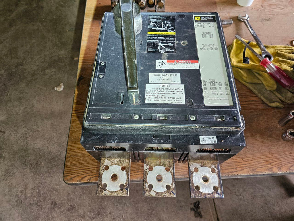 Square D PHF Circuit Breaker 200 Amp Frame 600 Volt With 1600 Amp rate ...